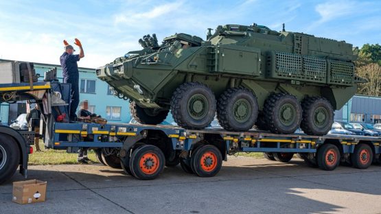 Канада отправила на Украину бронетранспортёры LAV 6.0 - ANNA NEWS